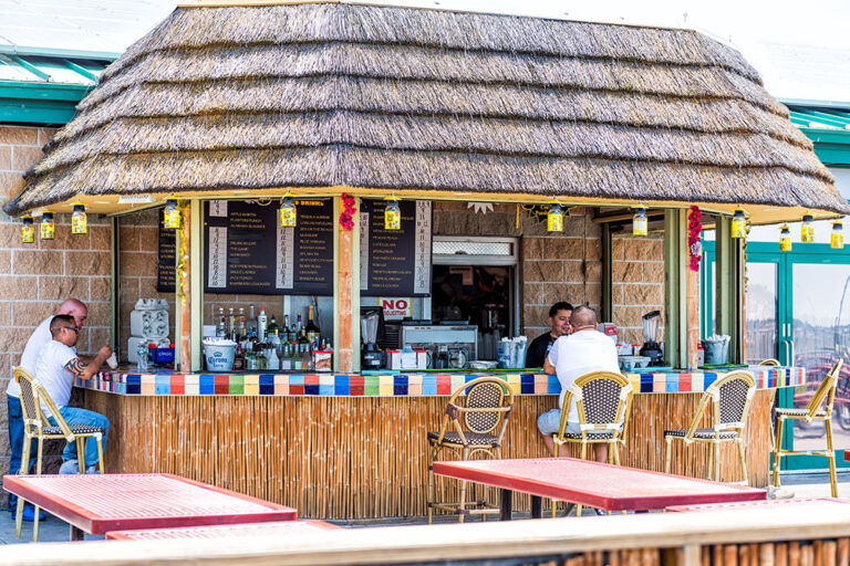 Tiki Hut Designs: The 5 Best Options for Your Outdoors